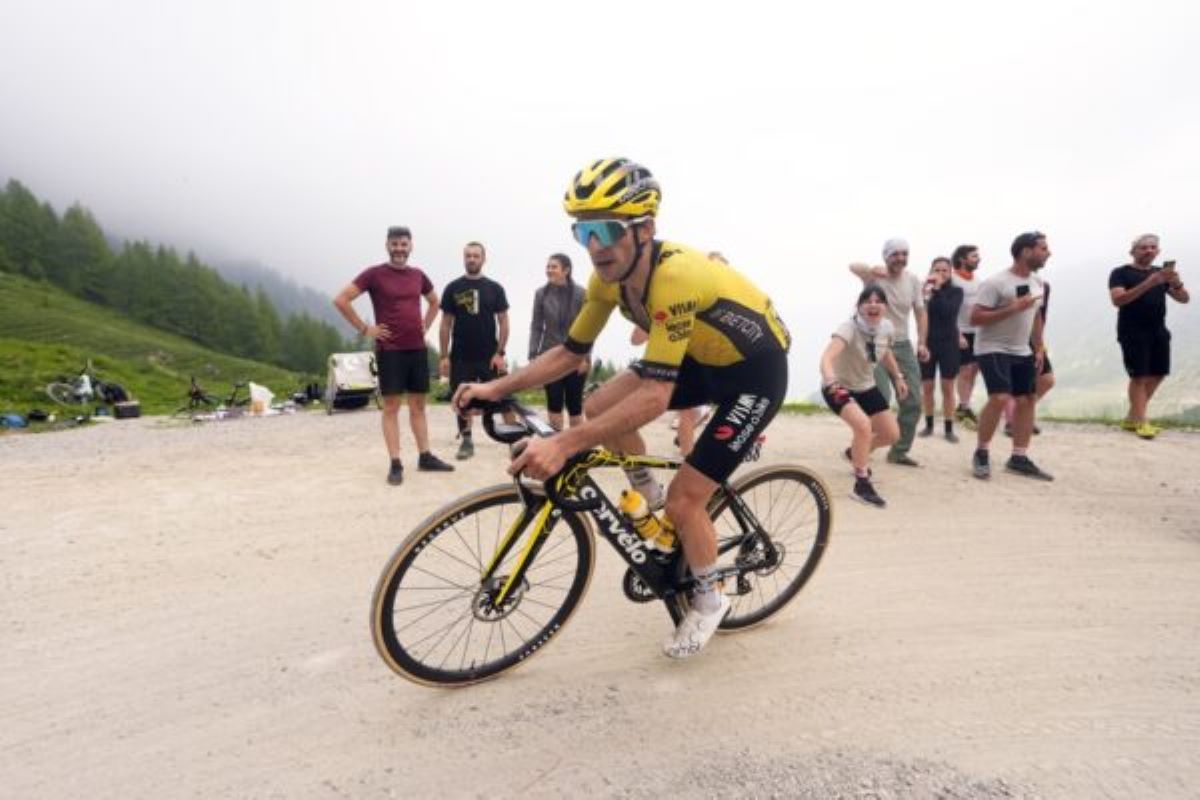 Giro d’Italia 2025, Harper vince a Sestriere. Yates nuova maglia rosa ...