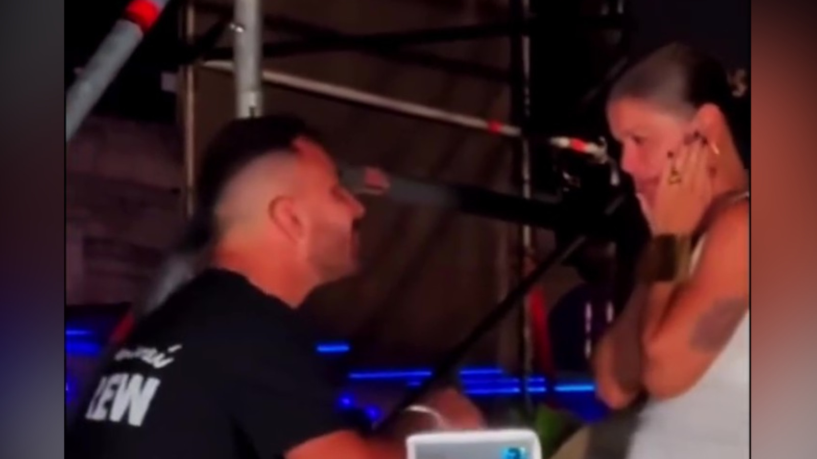 Alessandra Amoroso riceve proposta di matrimonio dopo il concerto