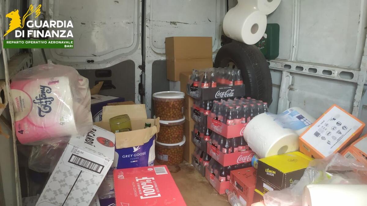 Cibi avariati e cucine sporche: chiuso ristorante su lungomare Bari