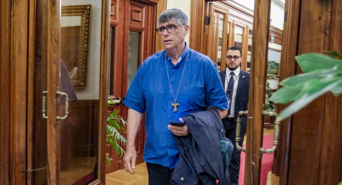 Caivano, consegna un proiettile a don Patriciello: fermato un uomo