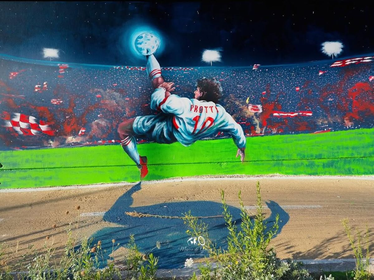 Bari, completato il murale dedicato a Igor Protti. Il bomber ringrazia