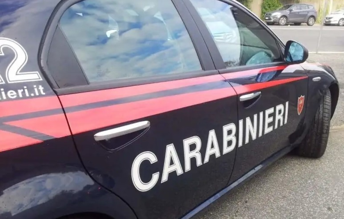 Monopoli, droga nascosta nell'armadio aziendale: due arresti