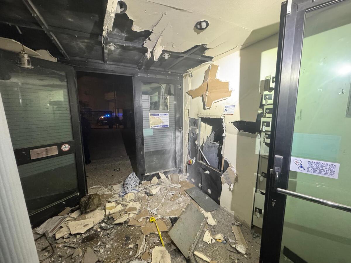 Assalti ai bancomat in tutta Italia: 5 arresti nel Foggiano, 13 indagati