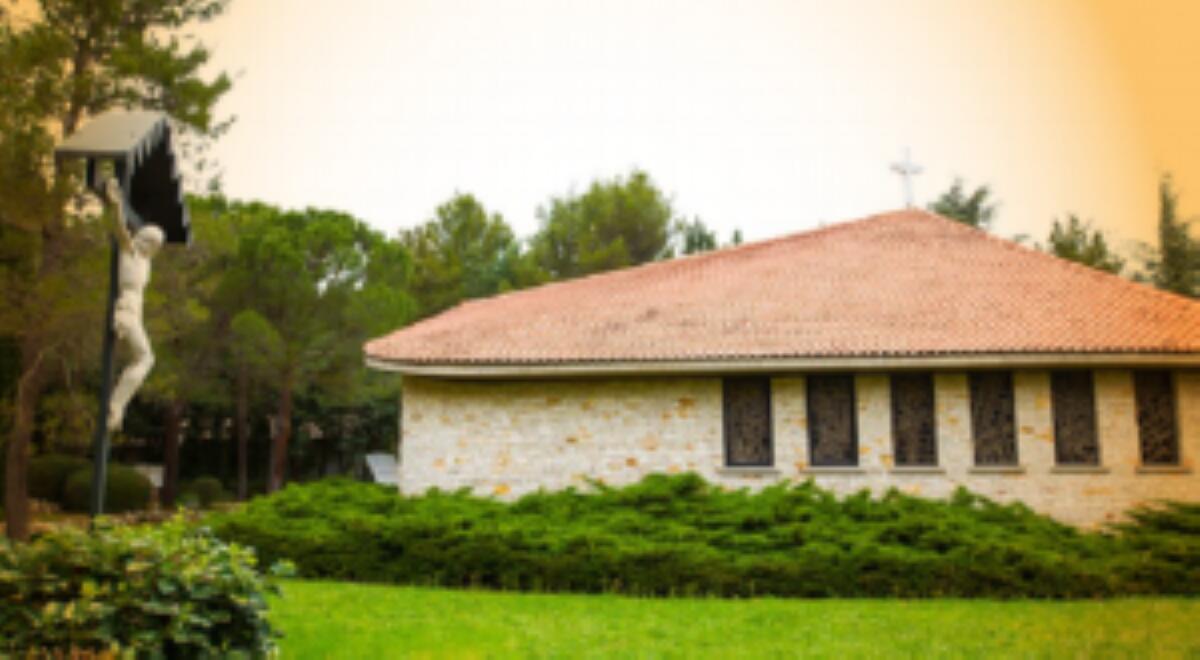 Castel del Monte, furto in chiesa. Don Riccardo: «Non denuncio»