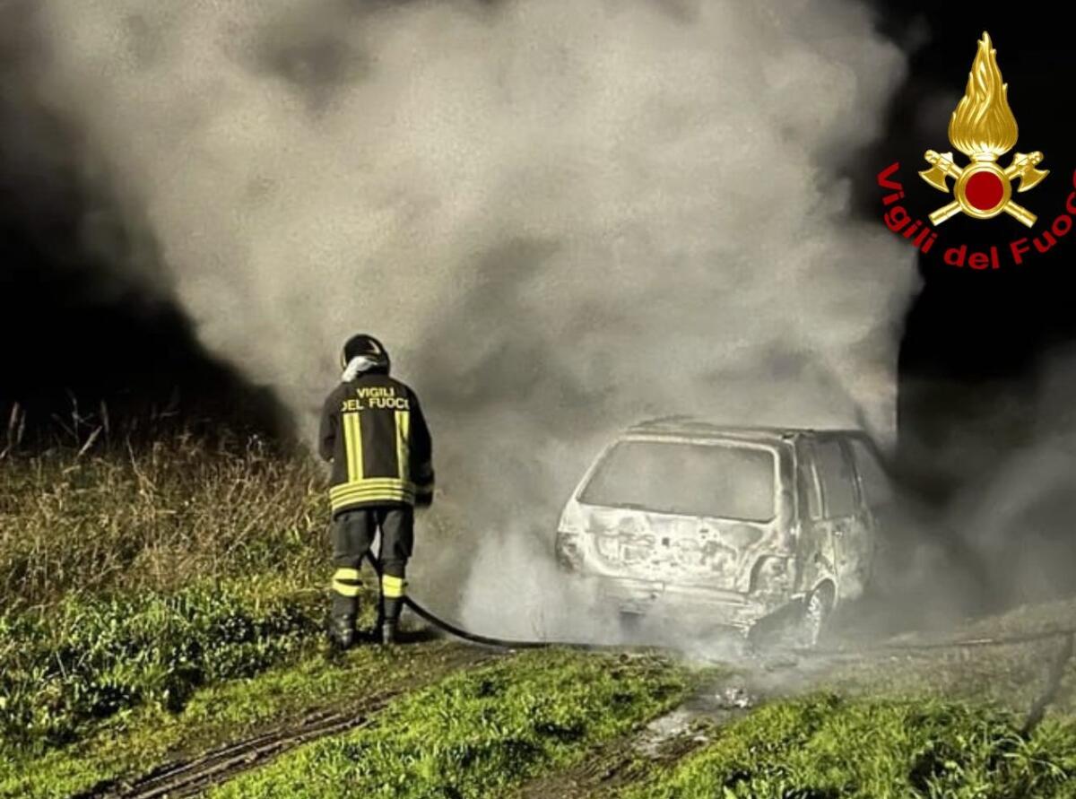 Due incendi distruggono altrettante auto a Copertino e Cutrofiano