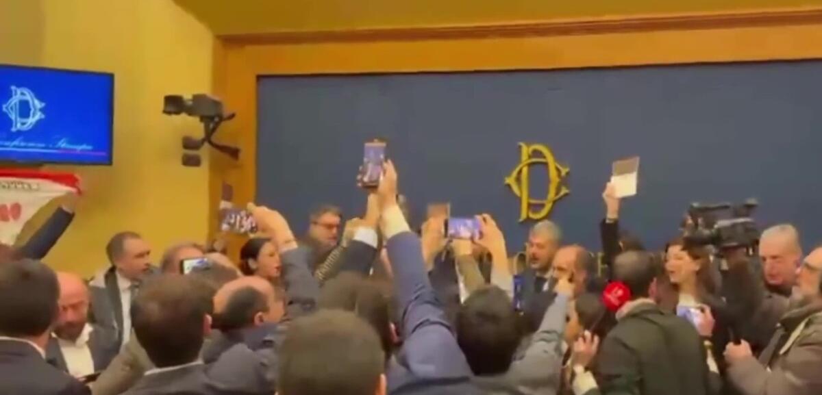 Convegno Casapound alla Camera, opposizioni occupano la sala