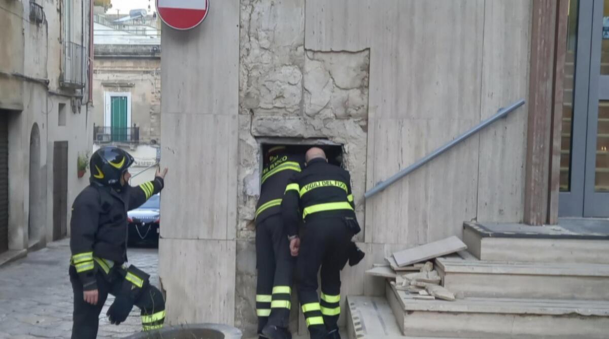 Oria, assalto al bancomat: due esplosioni nella notte